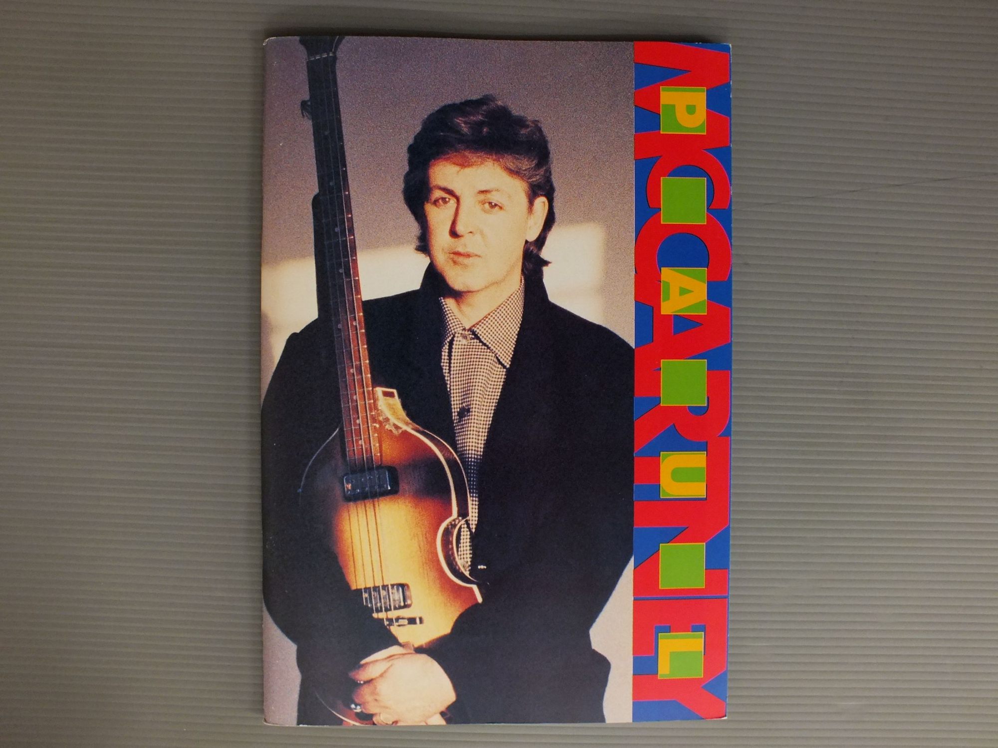 World tour in japan 1990 tour program - Paul Mccartney - ( コンサートのプログラム ...